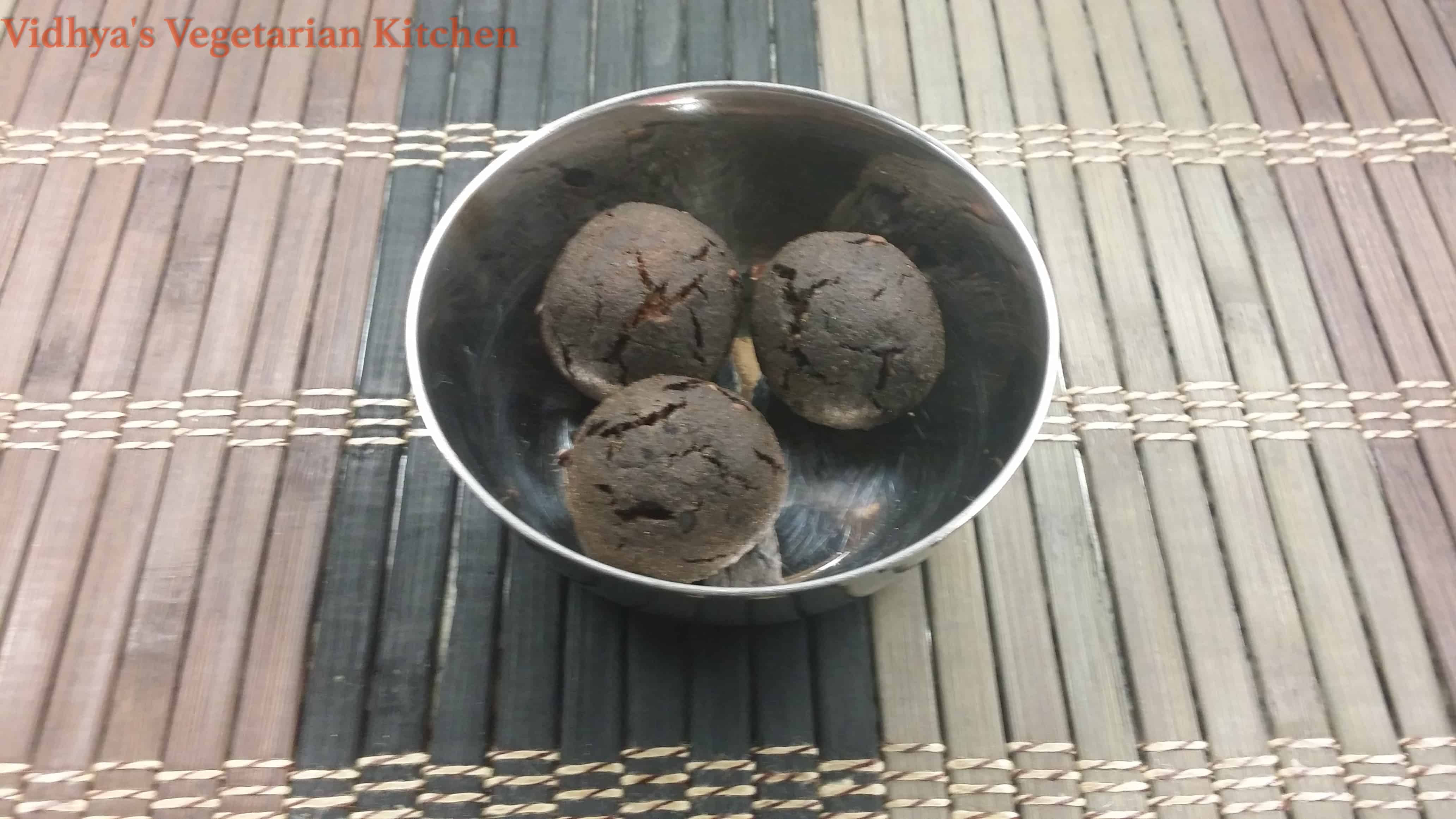 Jaggery Seedai / Vella Seedai - Vidhya’s Vegetarian Kitchen