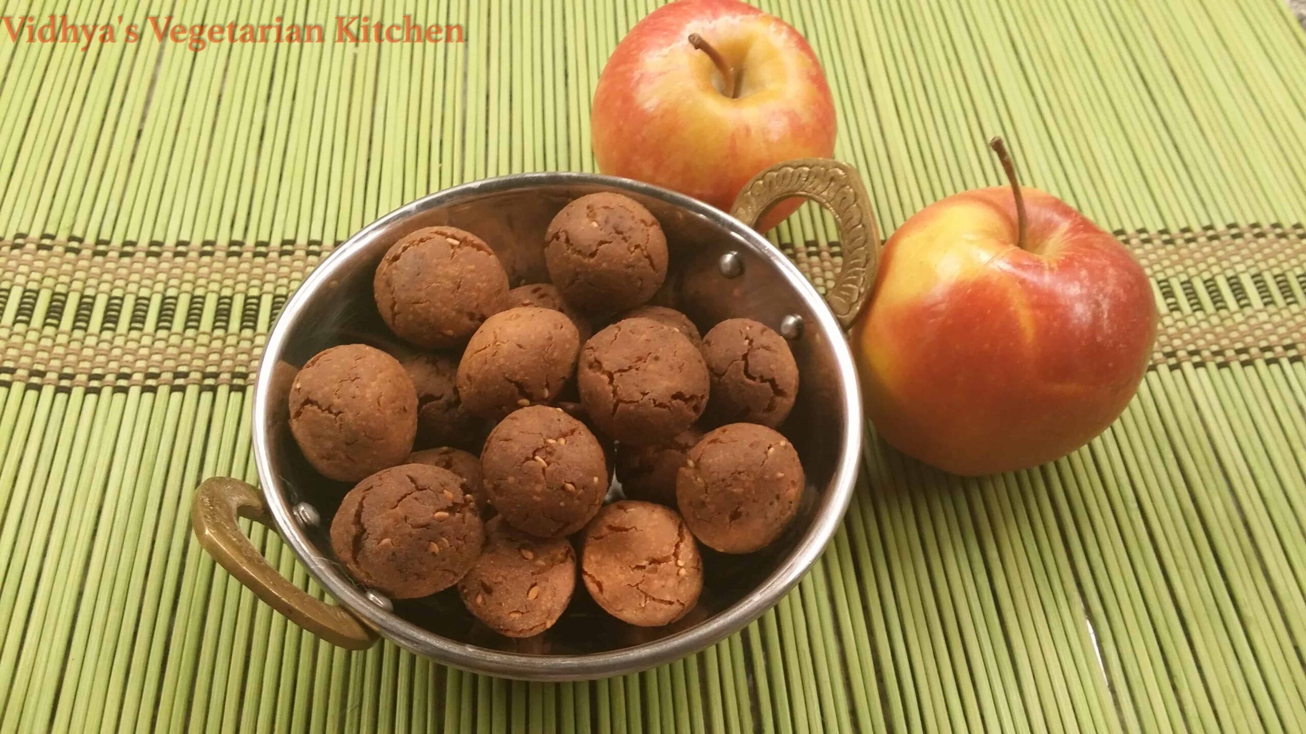 Jaggery Seedai / Vella Seedai - Vidhya’s Vegetarian Kitchen