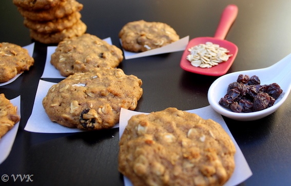 Vegan Oats and Raisin Cookies