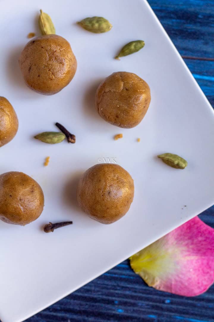 Akki Tambittu | Easy No-Cook Rice-Flour Laddu