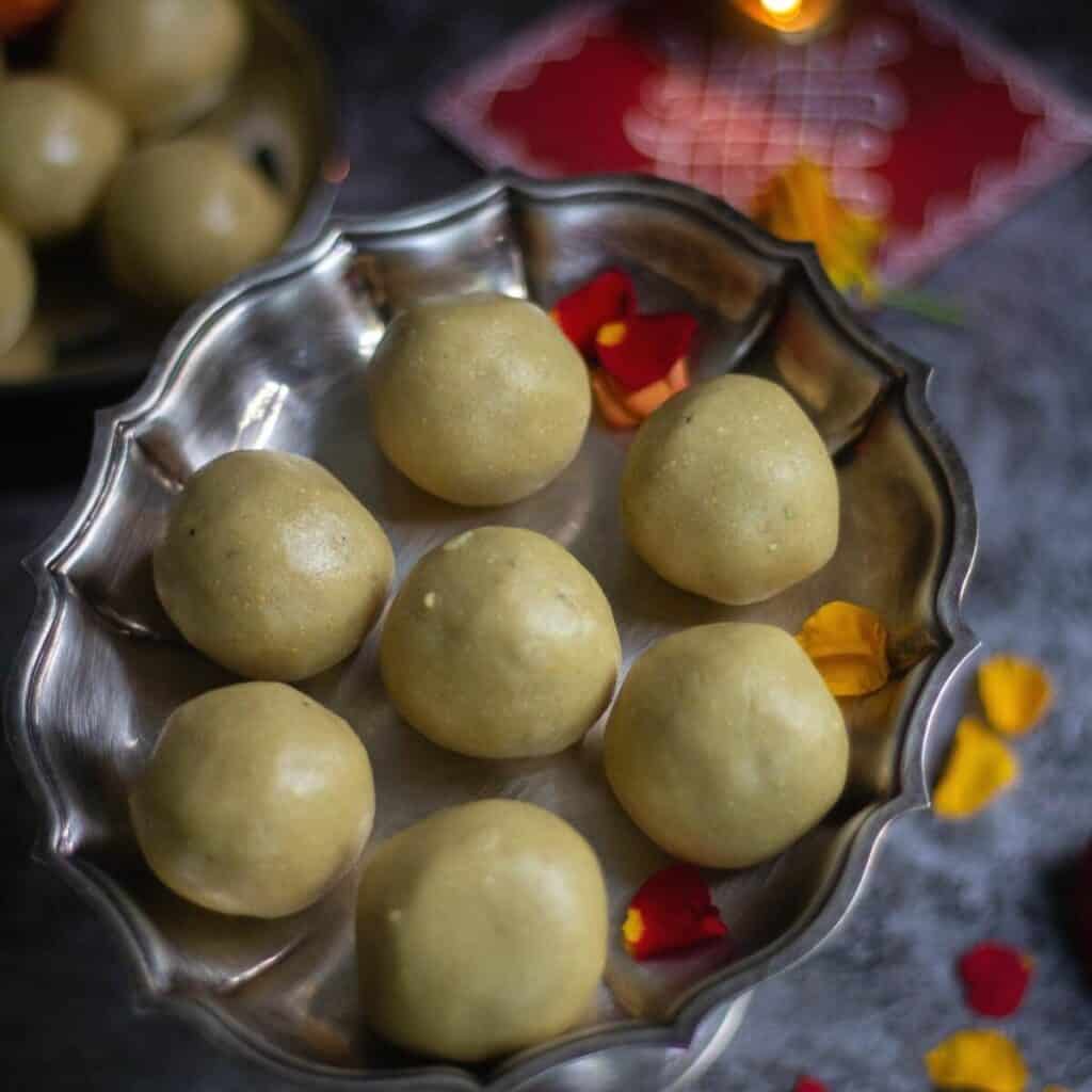 Maladu | Maa Ladoo | Vegan Maladu Recipe - Vidhya’s Vegetarian Kitchen
