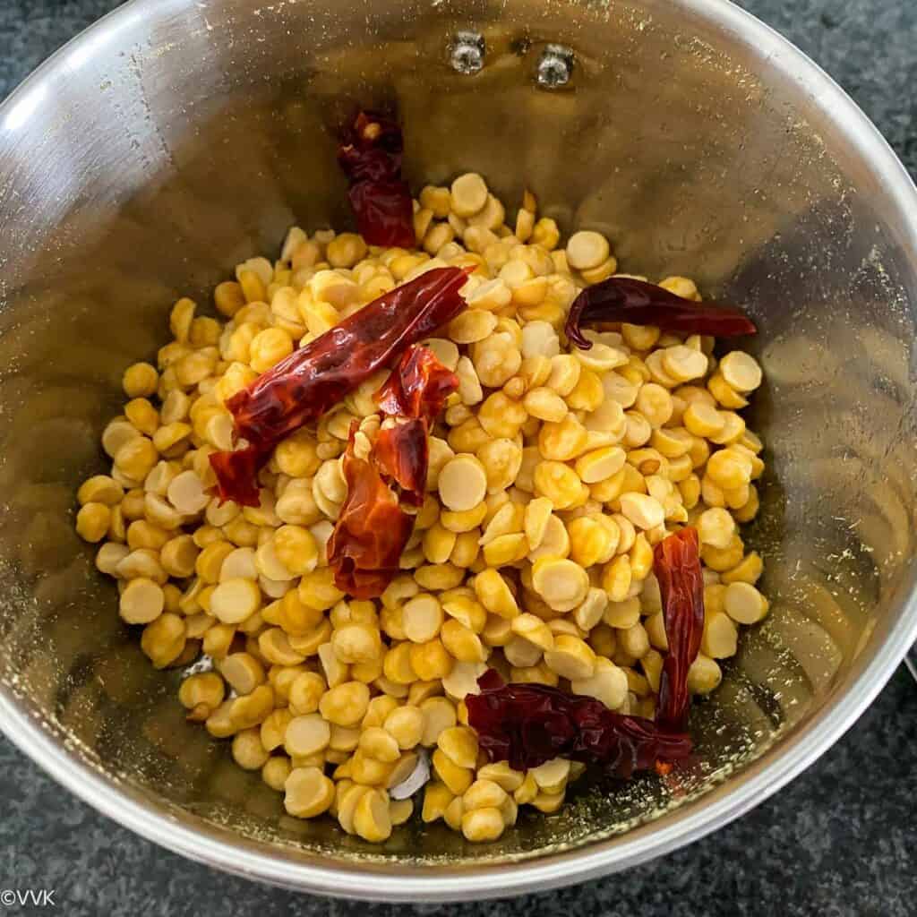 Delicious Vada Curry Recipe for Idli and Dosa